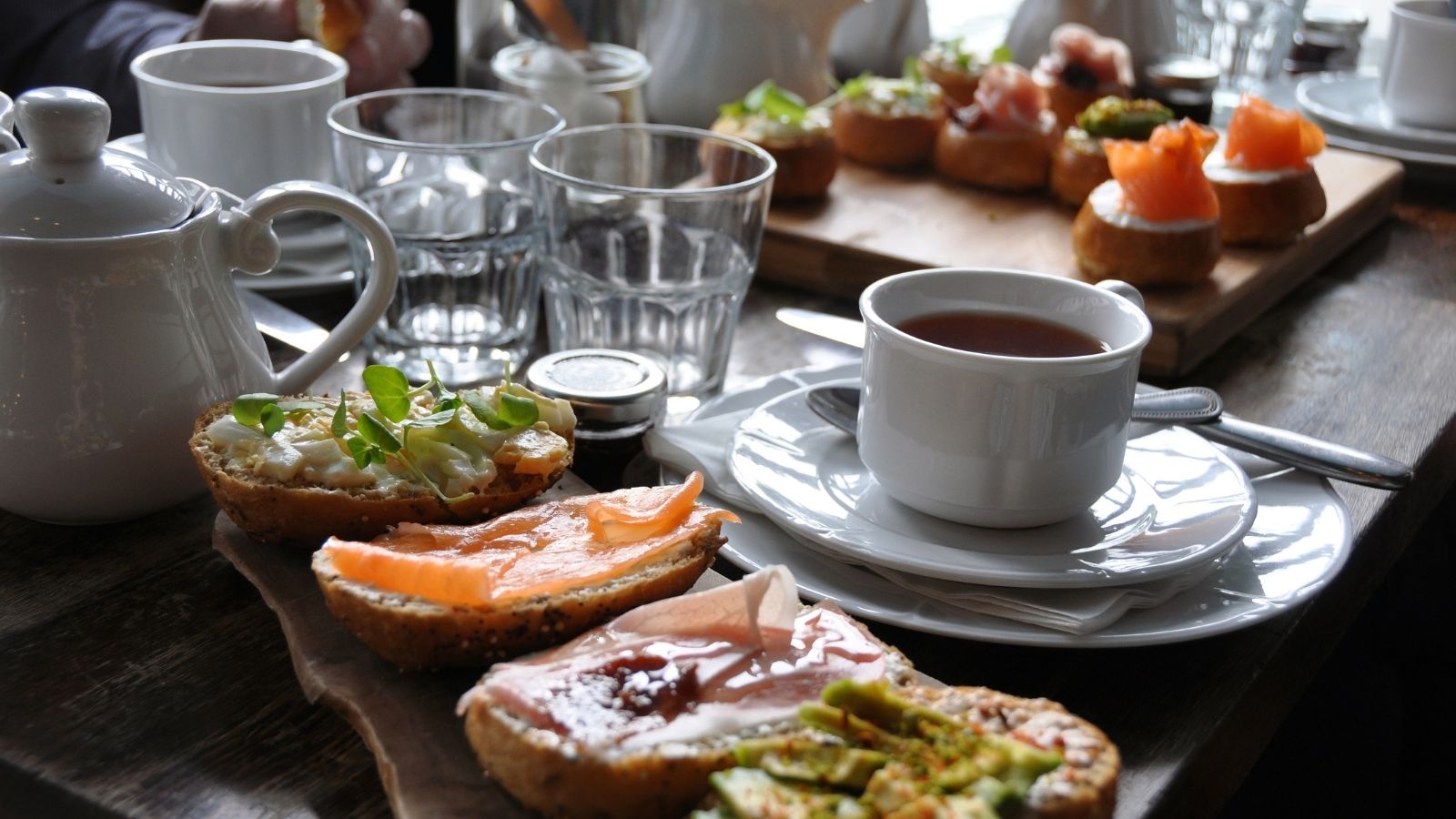 How to Host a Small Tea Party for a Comfortable Gathering – Pitoies